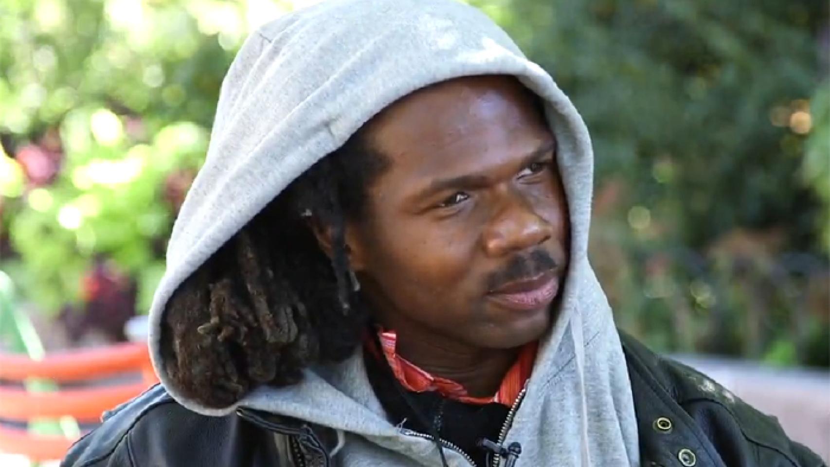 La historia de Leo Grand: un sin techo que ha publicado su primera ...