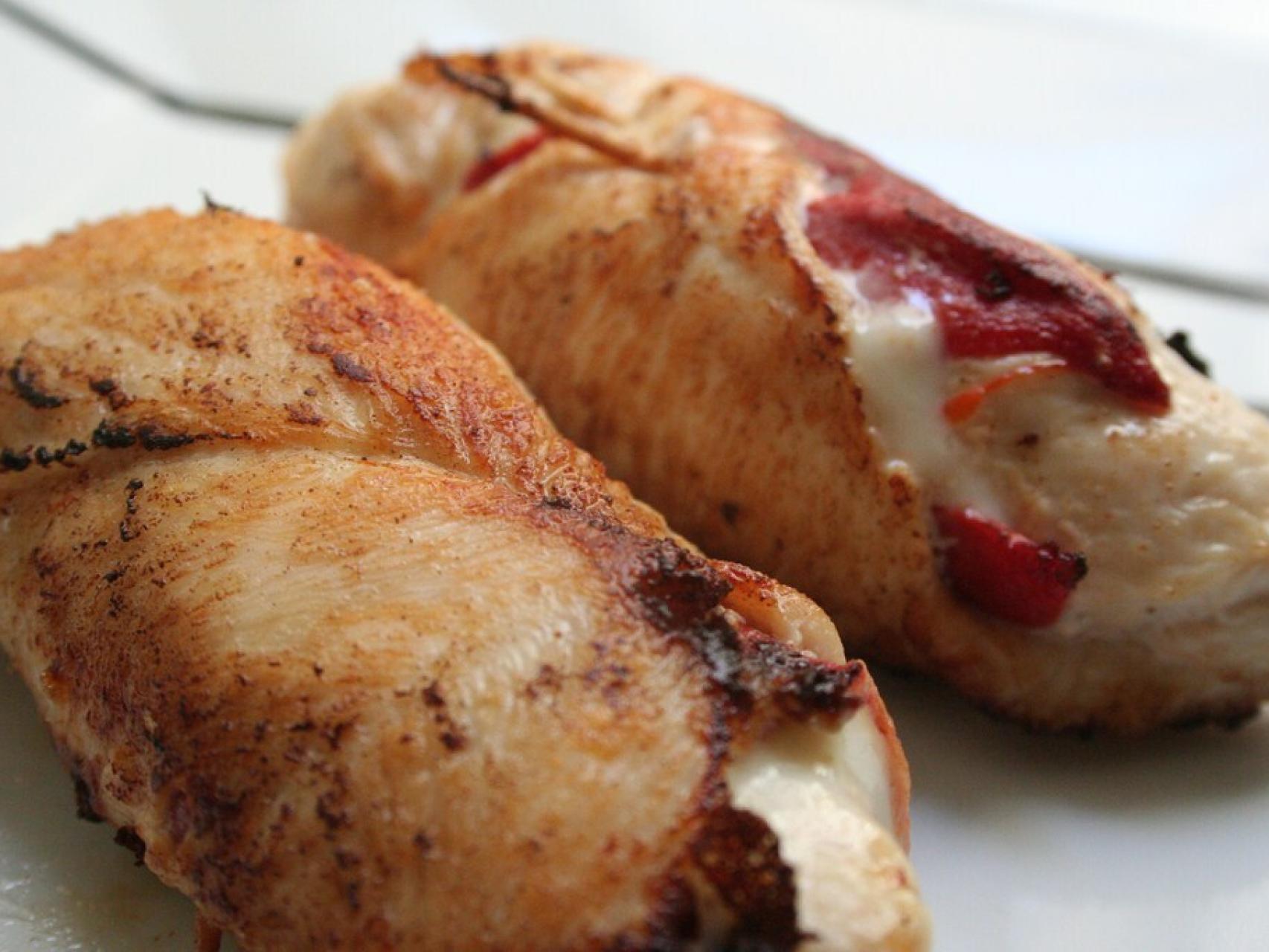 Receta de Rollos de pollo rellenos de pimiento y queso