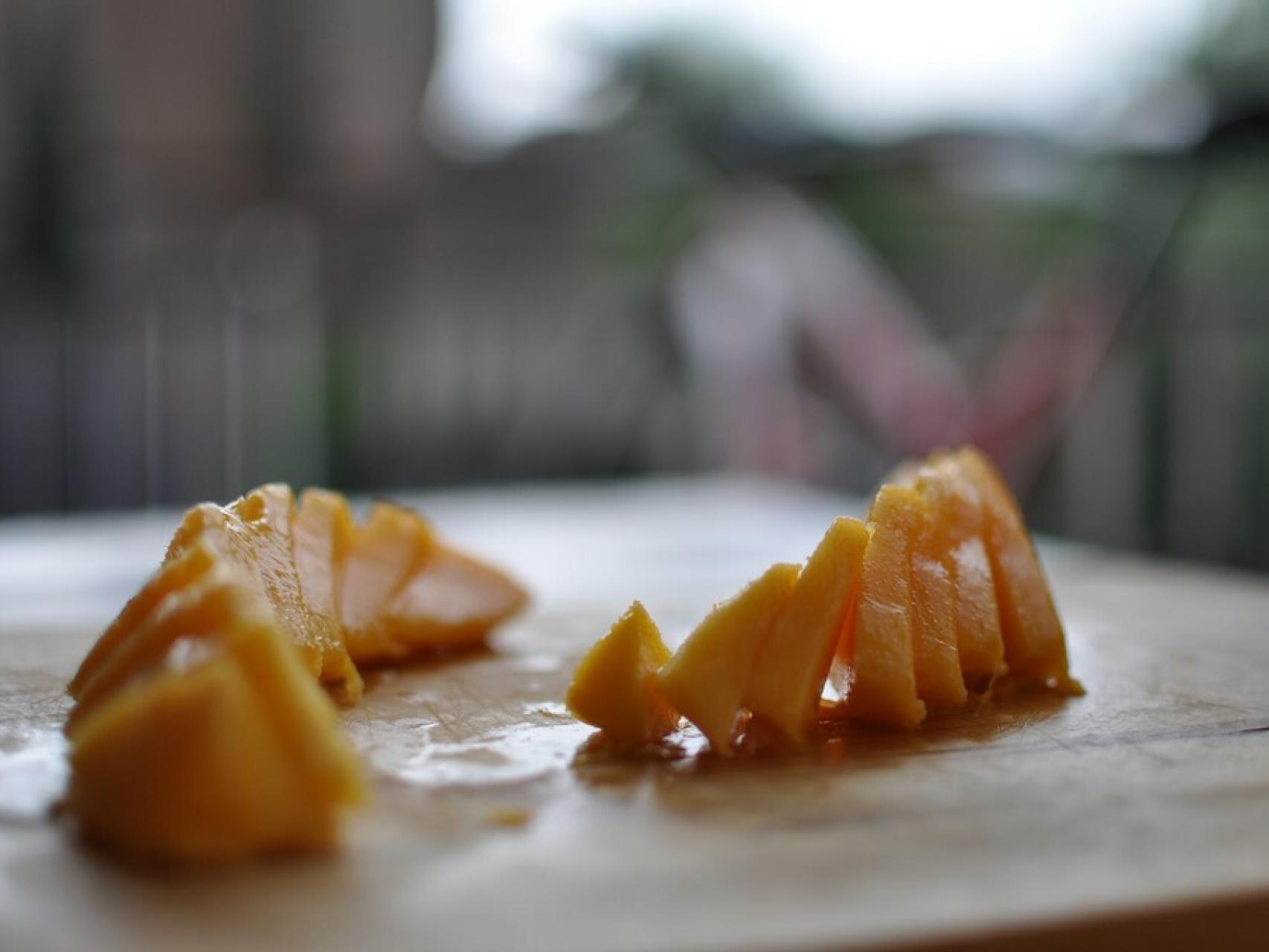 Cómo cortar y pelar un mango