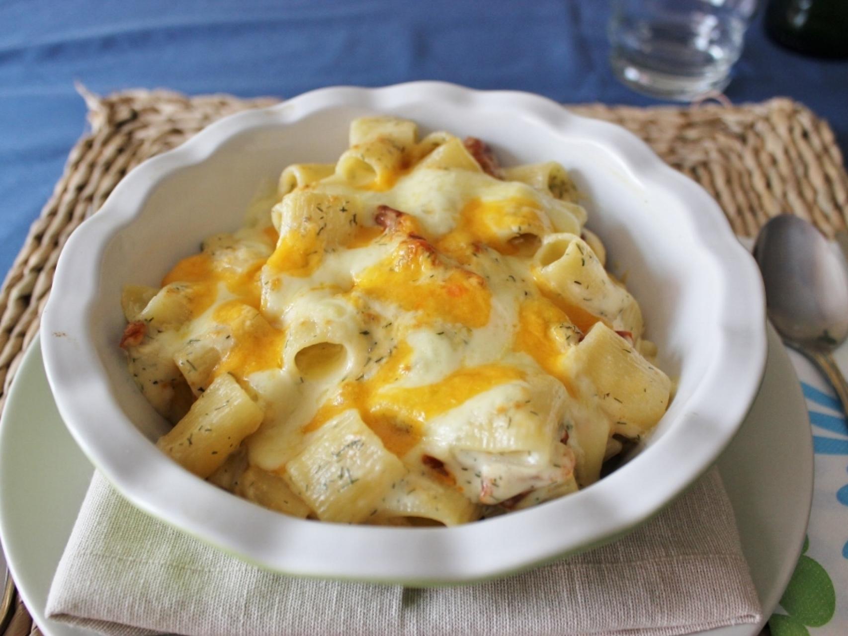 Macarrones con salsa de queso y chorizo, receta rápida de aprovechamiento