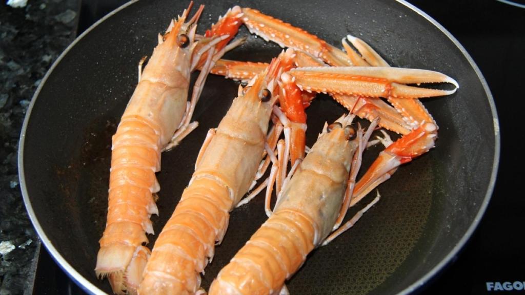 Esta es la razón por la que el marisco cambia de color cuando lo cocinas