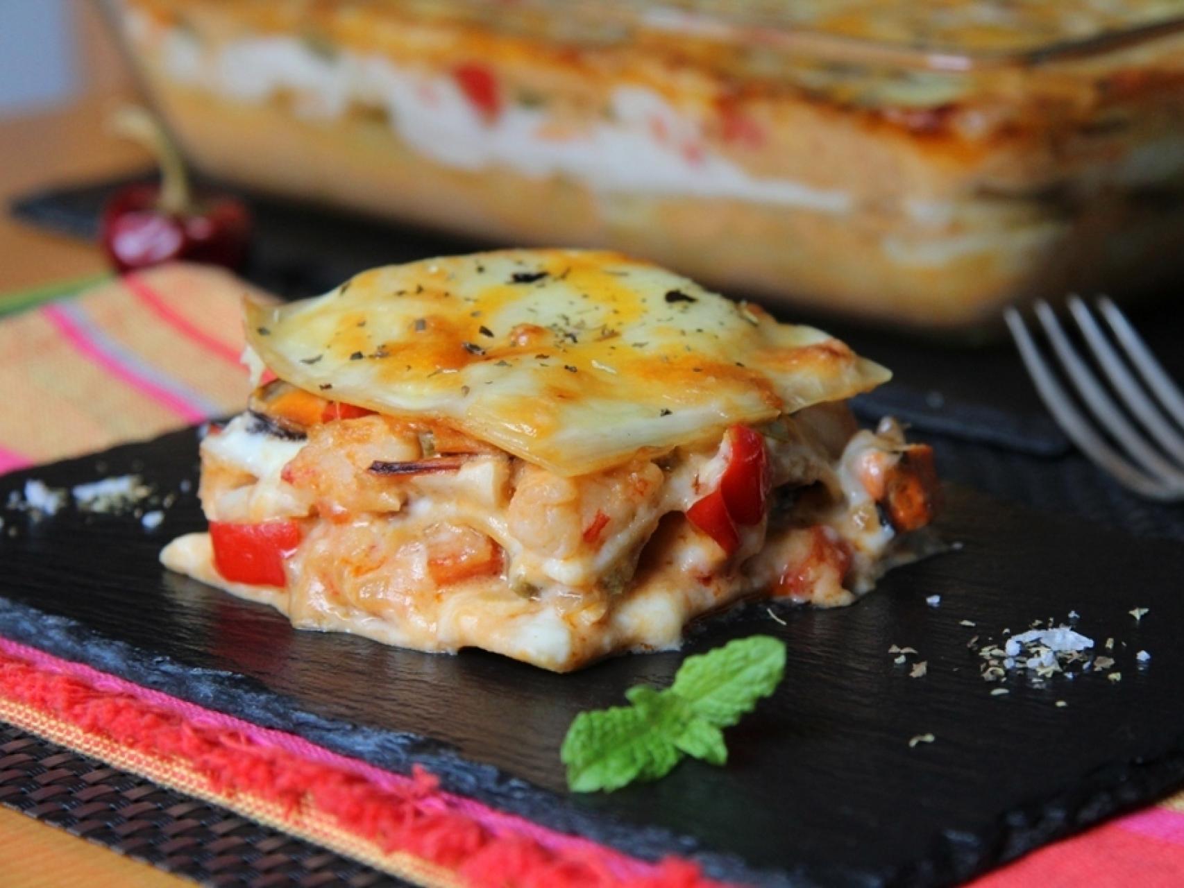 Lasaña de merluza con mejillones y gambones