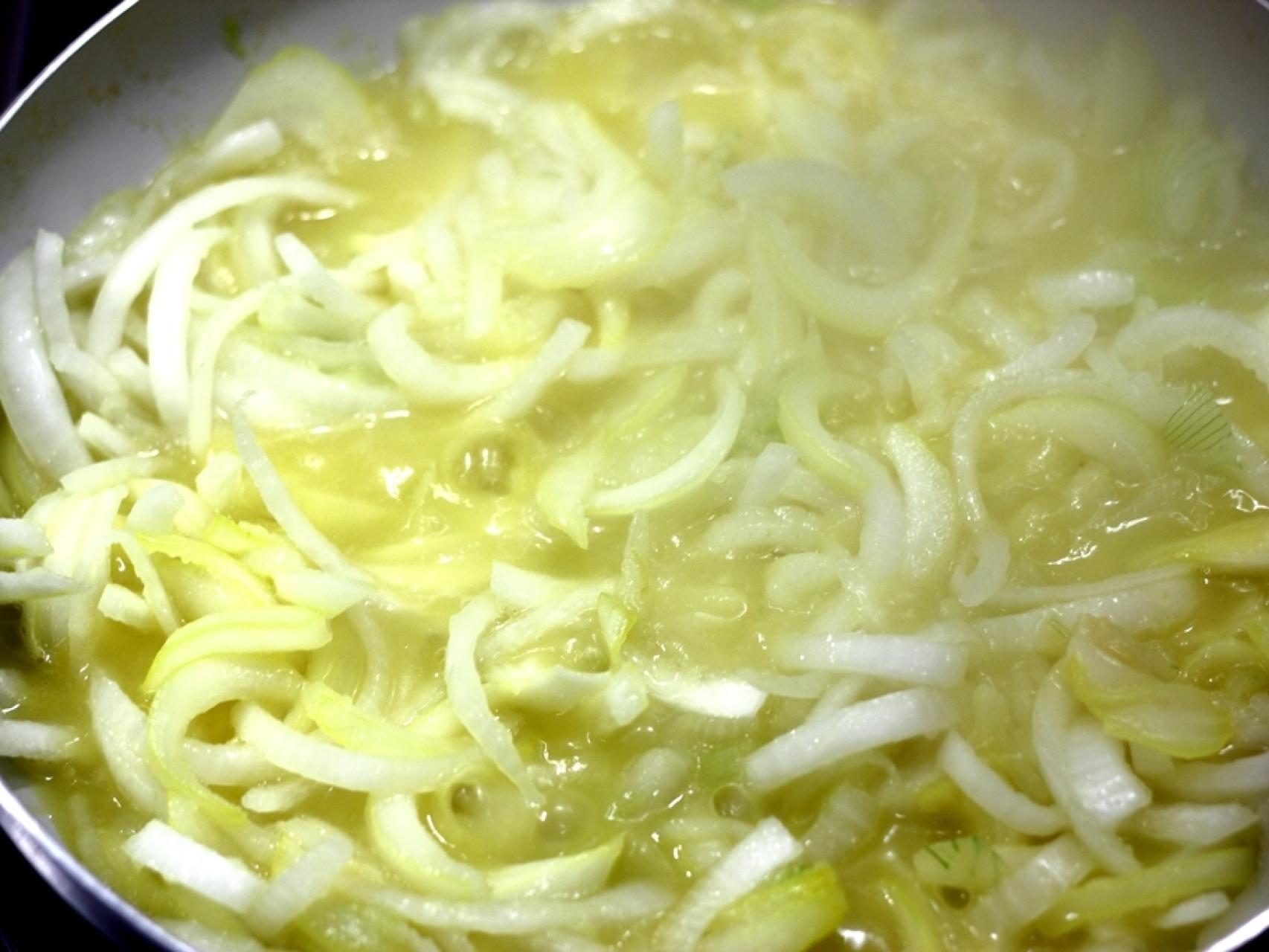 Truco para pochar y caramelizar verduras más rápido