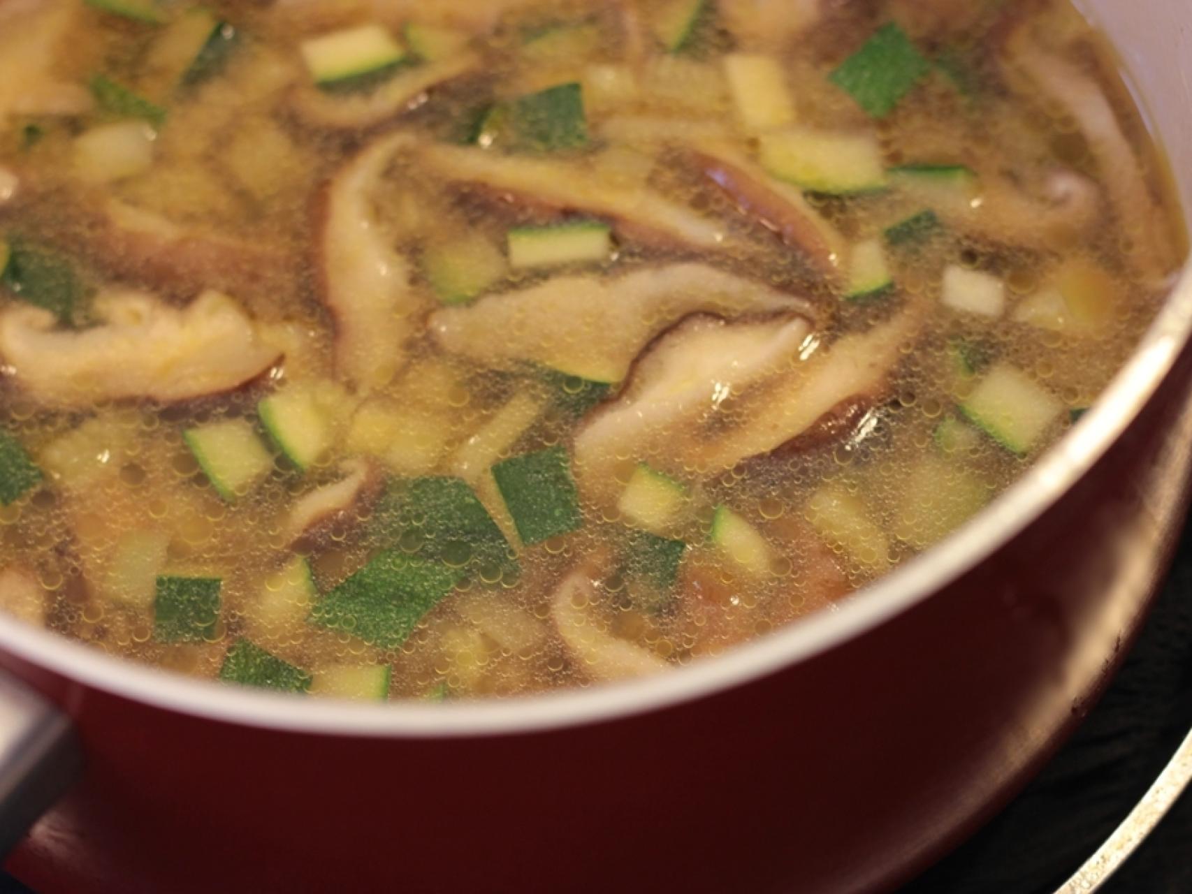 Qué es el miso, cómo se utiliza y receta de sopa en 5 minutos