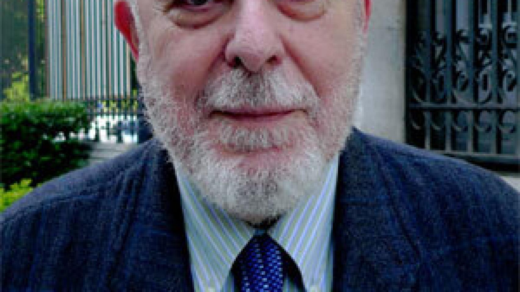 Juan Gil ocupará el sillón e de la RAE