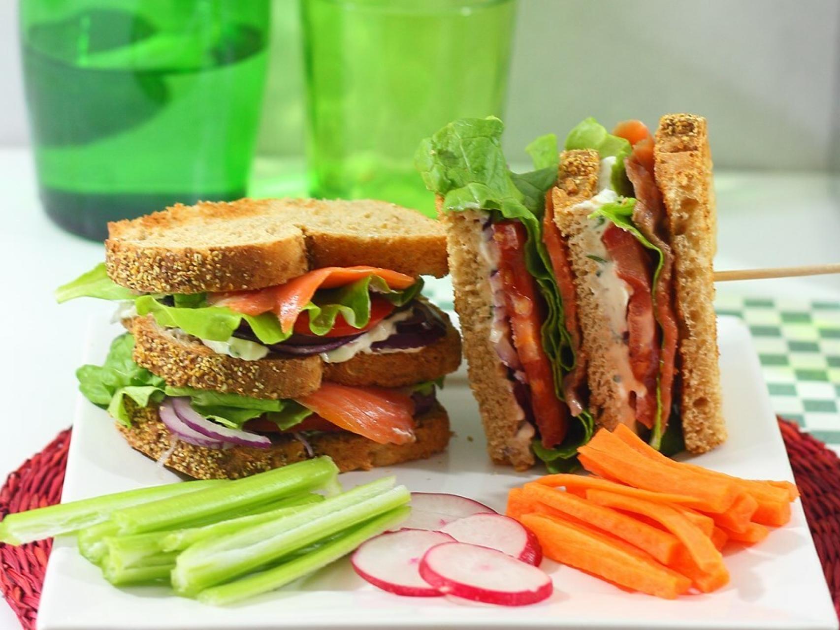 Sándwich Salmón Club como el del Vips