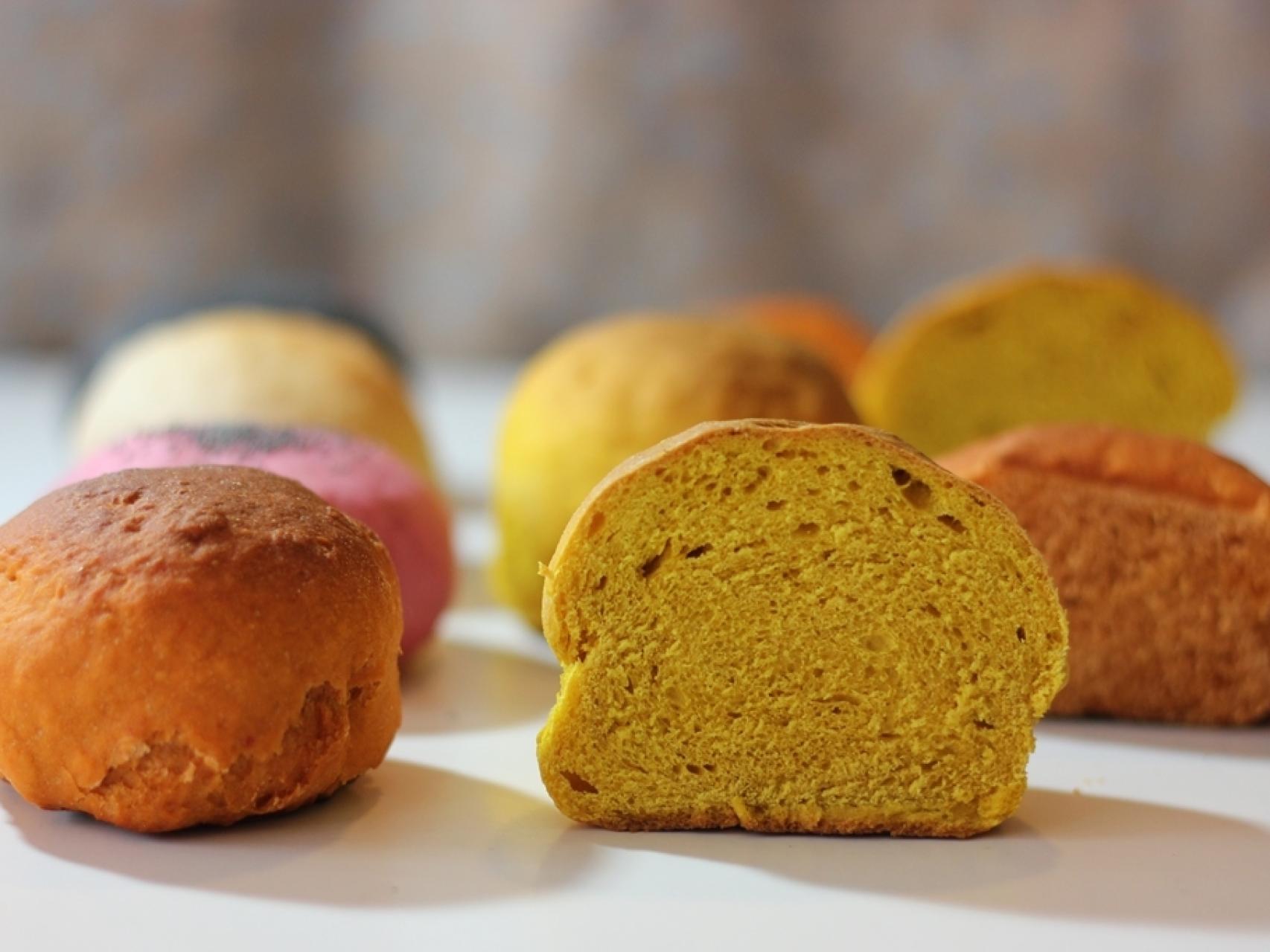 Panecillos de colores sin usar colorantes artificiales