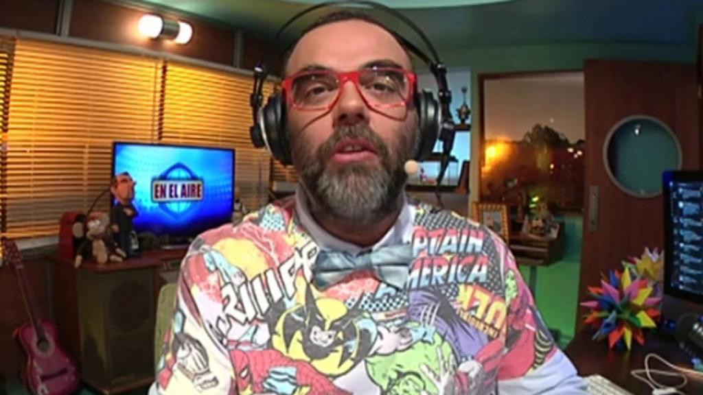 Así es y así viste Bob Pop, el colaborador más excéntrico de la tele