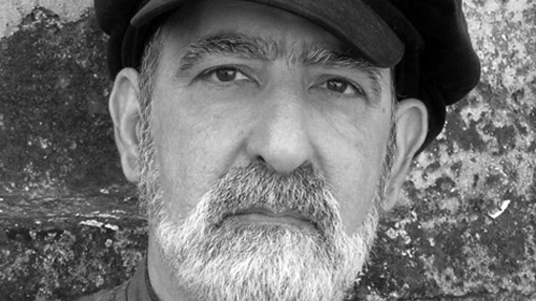 Alberto Manzano: "Una canción es poesía si te eriza los pelos de la nuca"