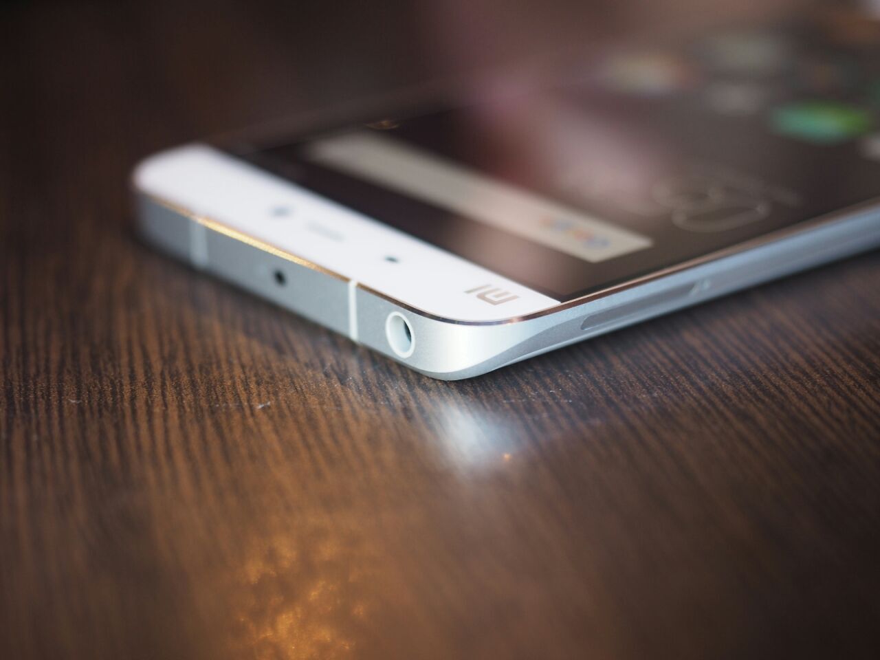 Móviles de metal y sus construcciones. ¿Valen la pena?