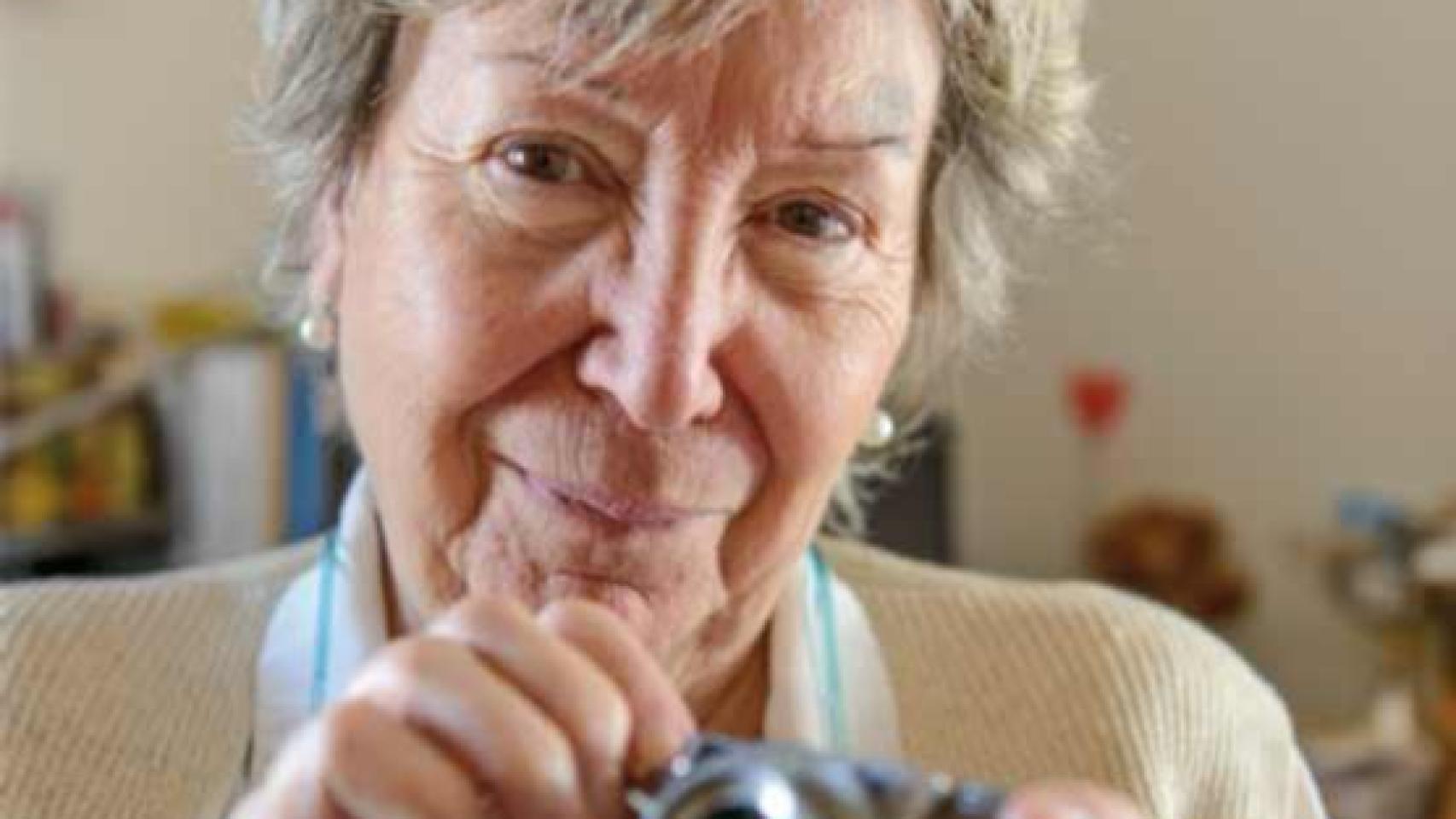 Mujer blanca ‘reportera’ busca…