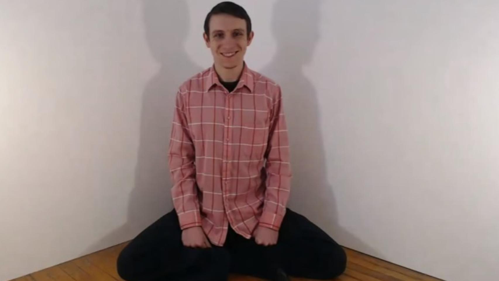 El misterioso caso de Benjamin Bennett: 884 horas sentado y sonriendo a ...