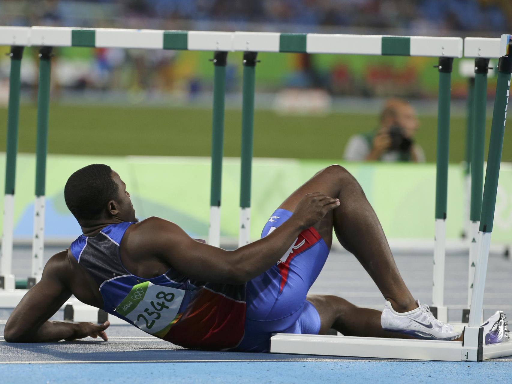 El vallista haitiano al que le faltó tiempo... para caerse