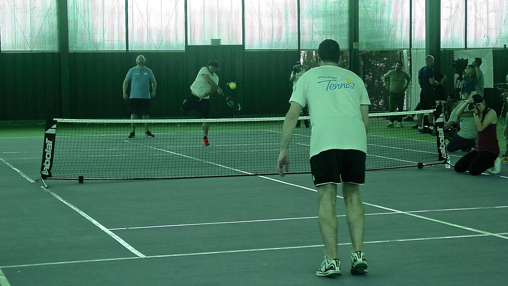 Blind Tennis o cómo jugar con raqueta y antifaz