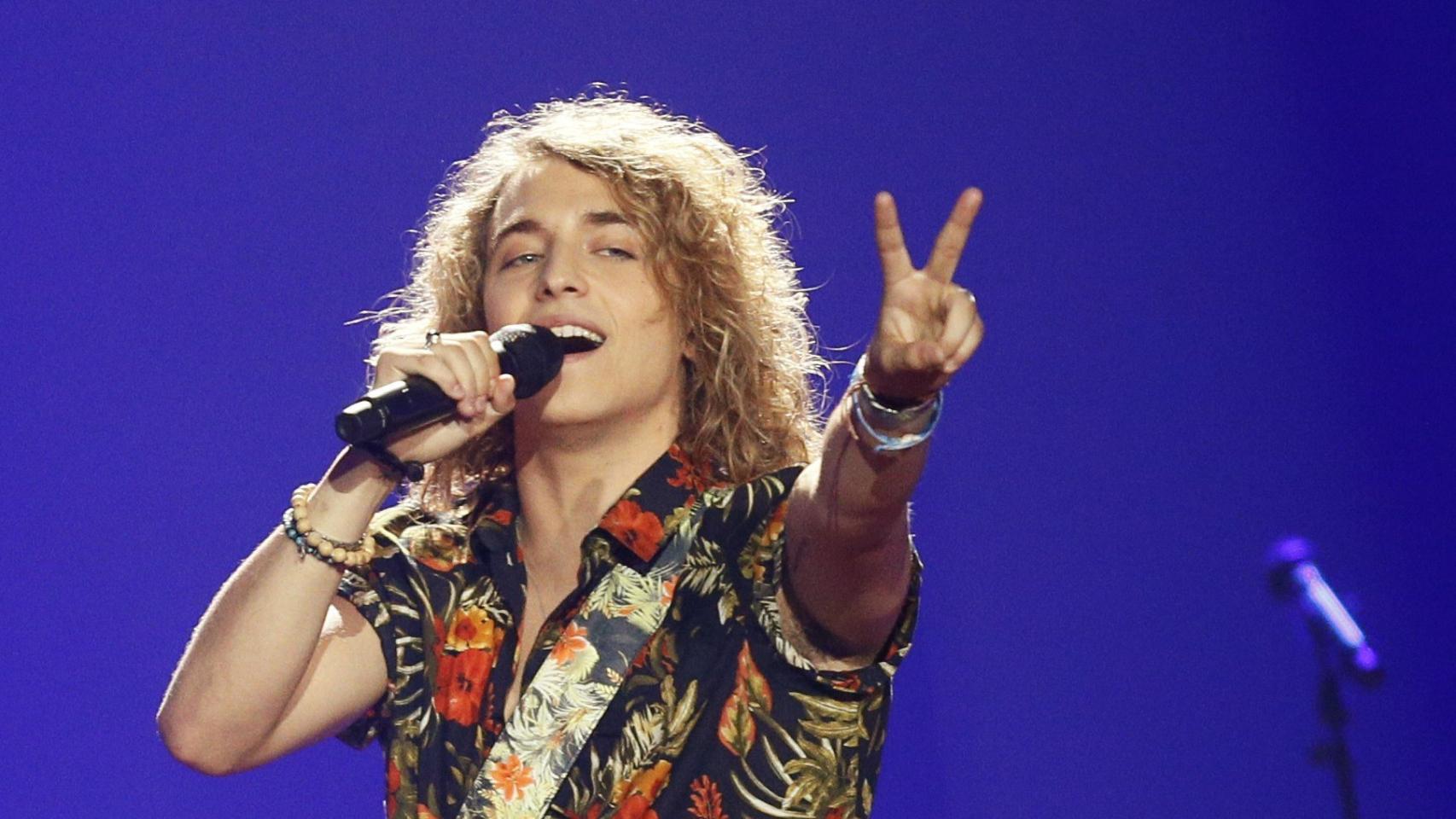 Así ha sido la 'cutre' actuación de Manel Navarro, gallo incluido, que ...