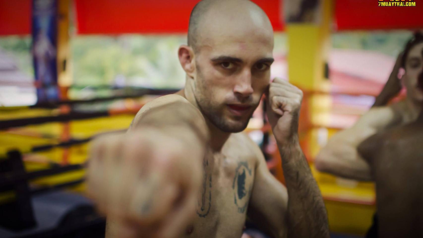 Carlos Coello, en imágenes el campeón de Muay Thai español