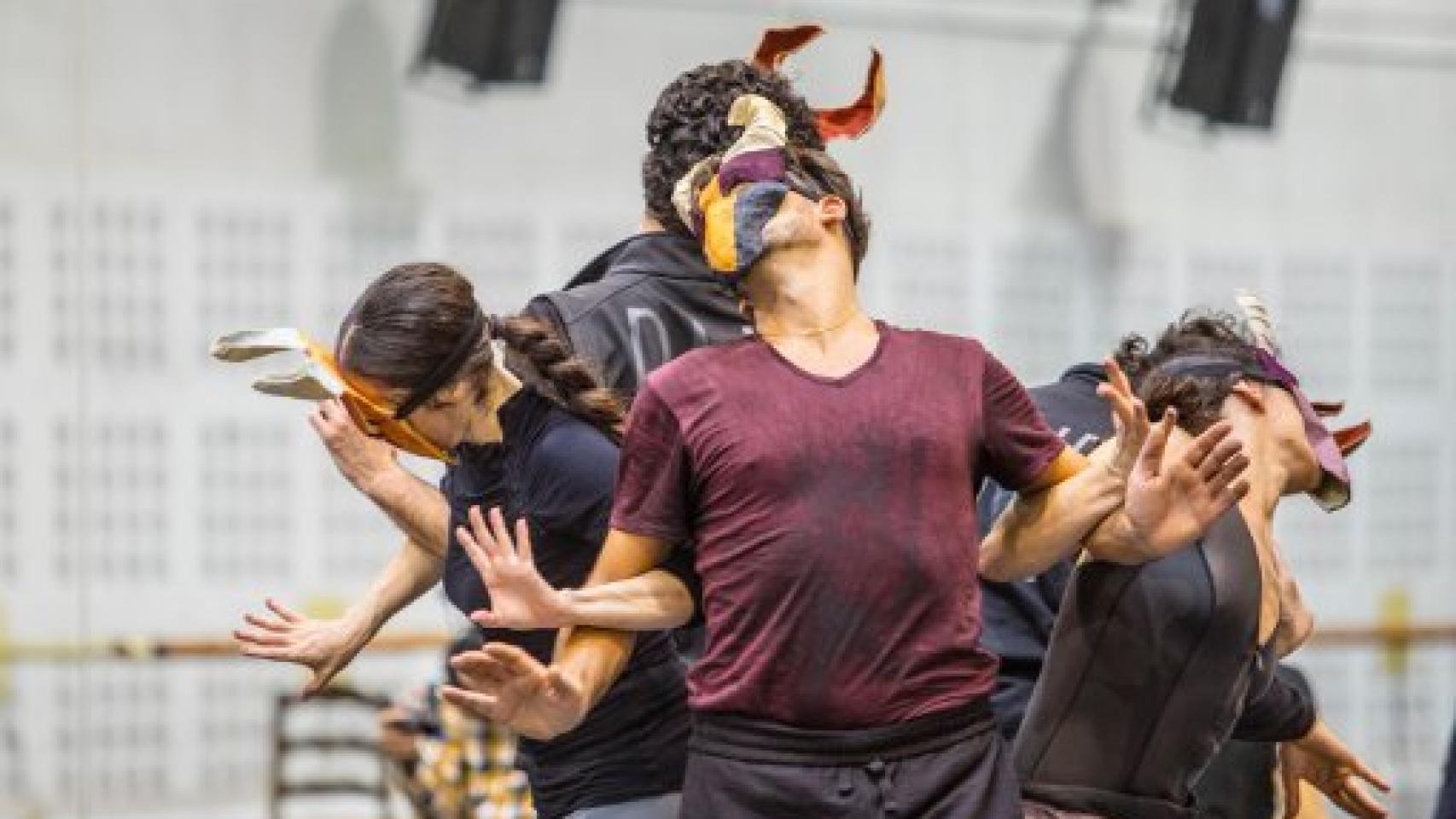 La romería de los cornudos pone rumbo a la Juan March