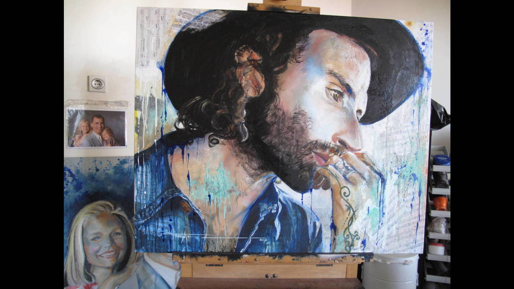 Kelly Arrontes, la artista ciega que pinta un muro de 125 metros en ...