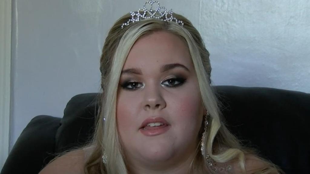 127 moteros escoltan a una joven acosada a su baile de graduación