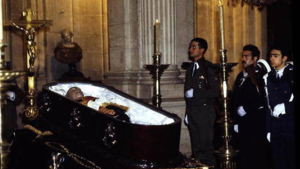 El cuerpo embalsamado de Franco volverá a ver la luz: la ley obliga el ...