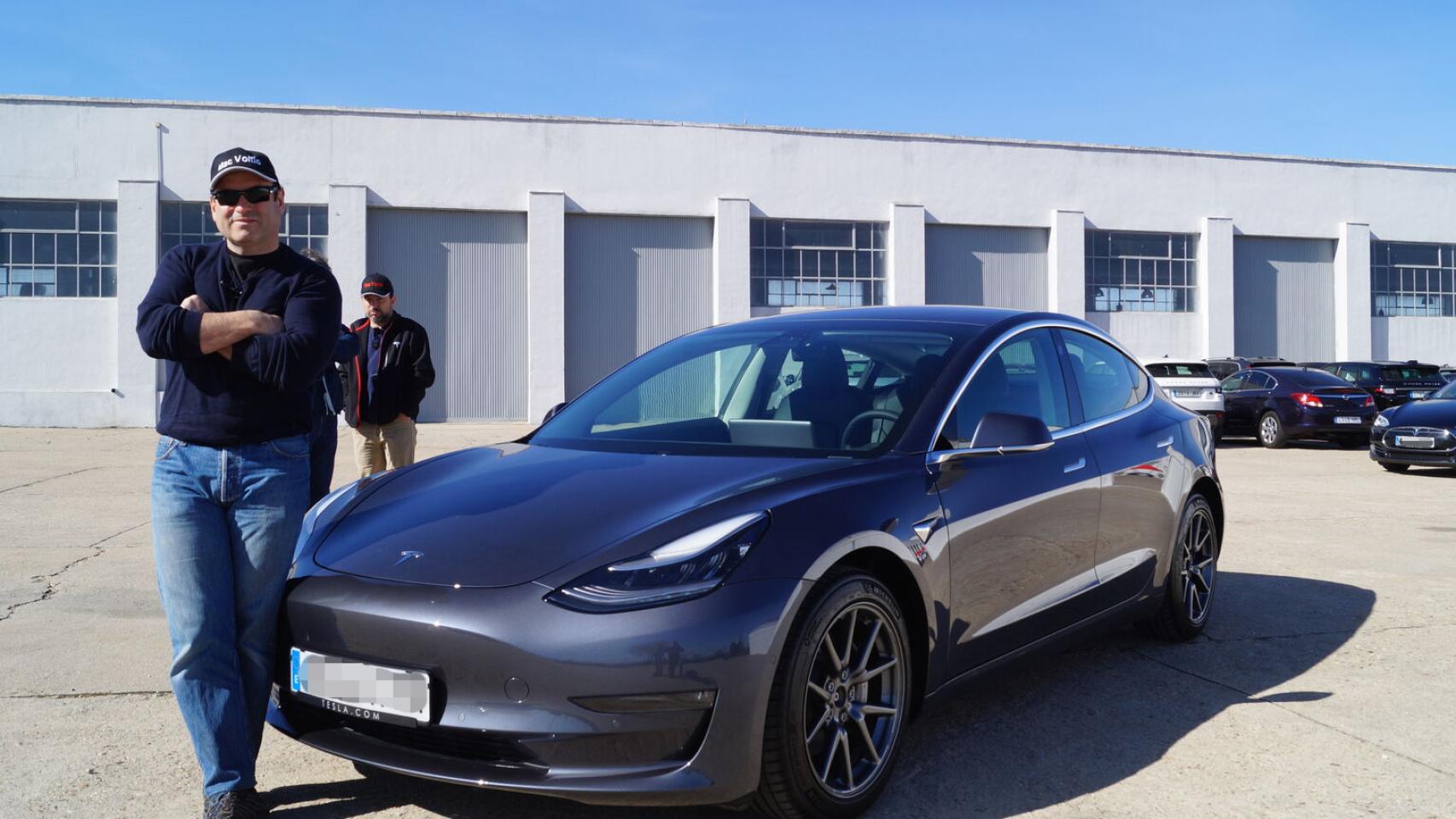 El esperado coche eléctrico Tesla ya rueda en España: 600 kilómetros de ...