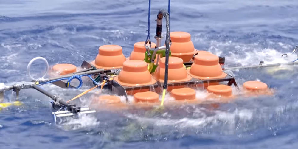 Este robot enorme aspira el suelo marino como una "Roomba" buscando metales