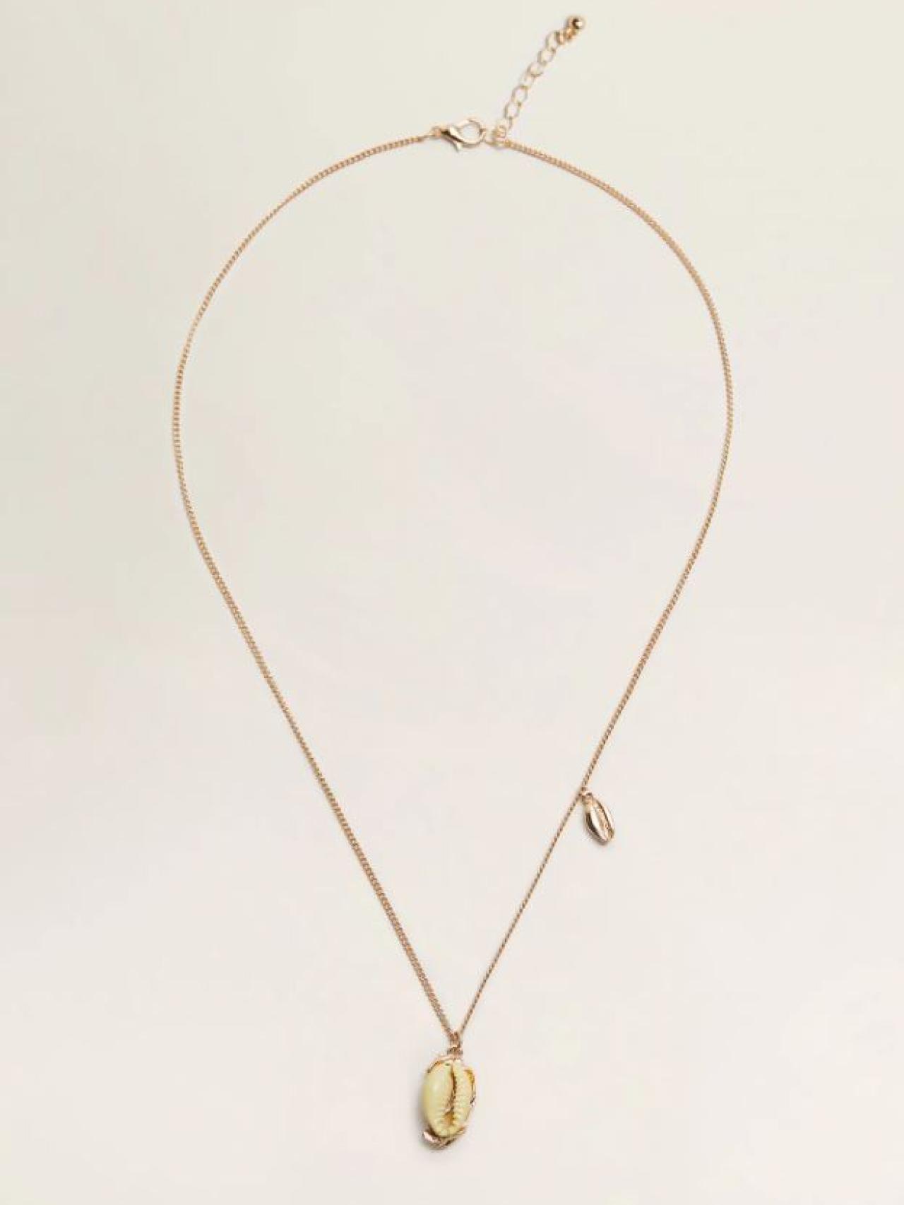 Regresan los collares de conchas, y puedes lucirlos por menos de 15 euros