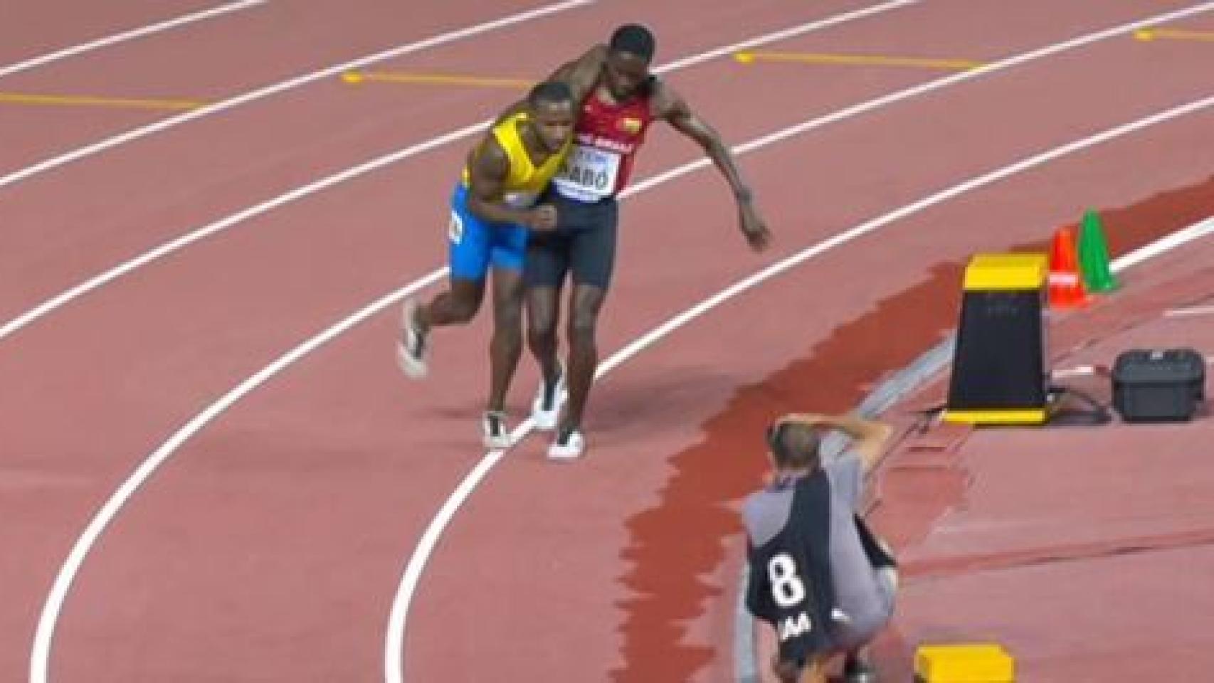 Vídeo: La emotiva y agónica llegada a meta del atleta Busby en Doha: en ...