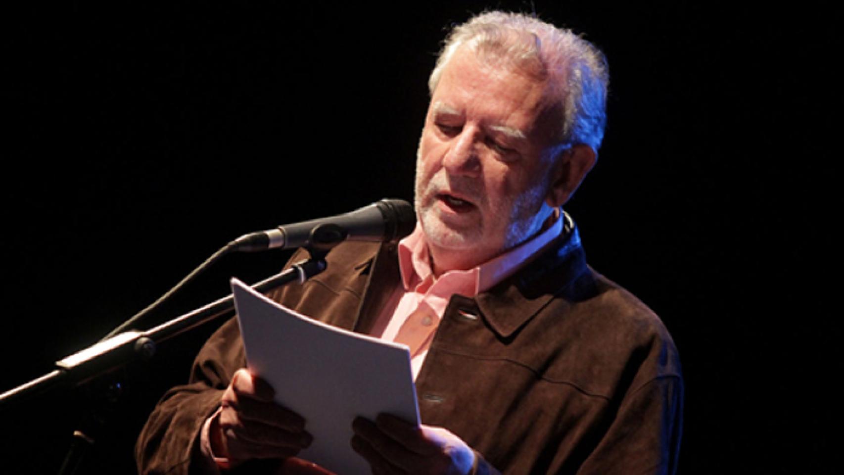 Óscar Hahn: "La espera es el único camino para escribir poesía"