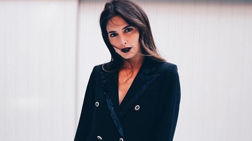 Paula Moya tiene el elegante dos piezas que salvará tus eventos de Navidad