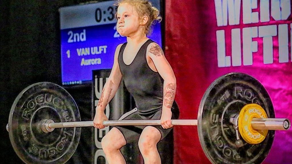 Rory van Ulft, la niña de 7 años capaz de levantar 80 kg, reabre el ...