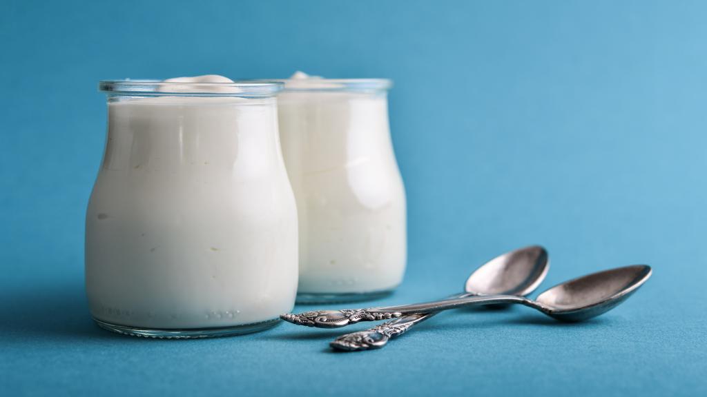 Este es el único yogur del 'súper' que puede evitarte una diarrea