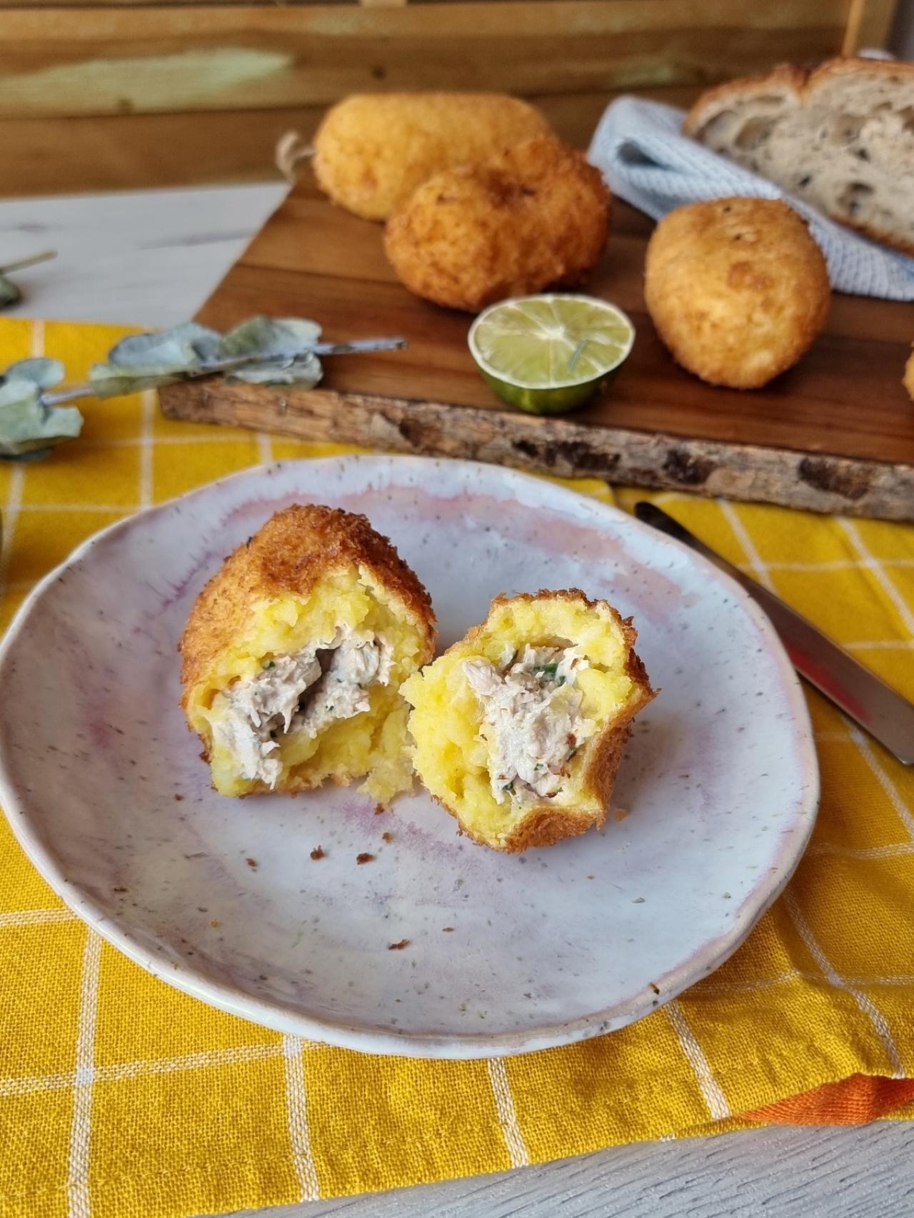 Causa limeña de pollo en versión croqueta, receta irresistible de ...