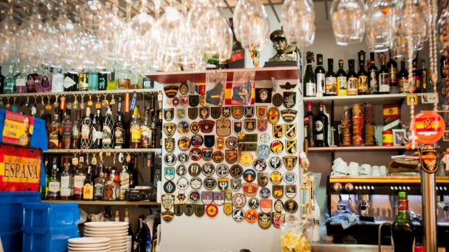 Mi comida en el bar del ‘chino facha’ de Usera, con policías y guardias ...