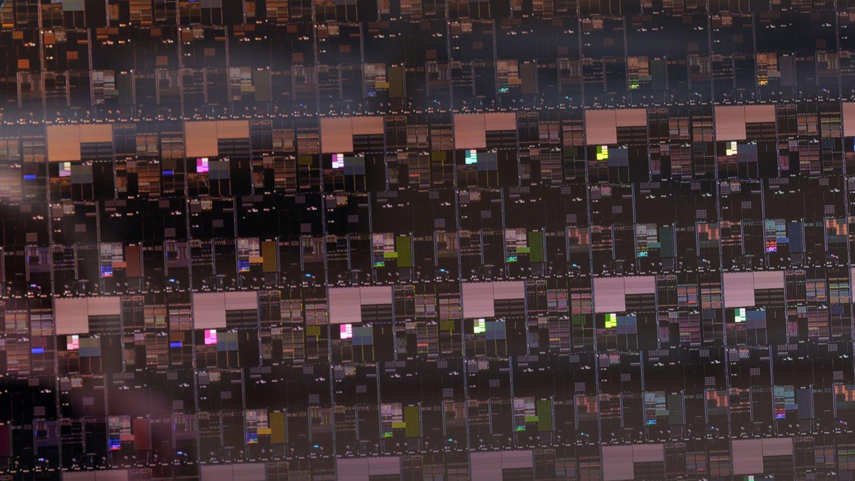 El chip más pequeño del mundo, de 2 nanómetros, es de IBM y consume 4 ...