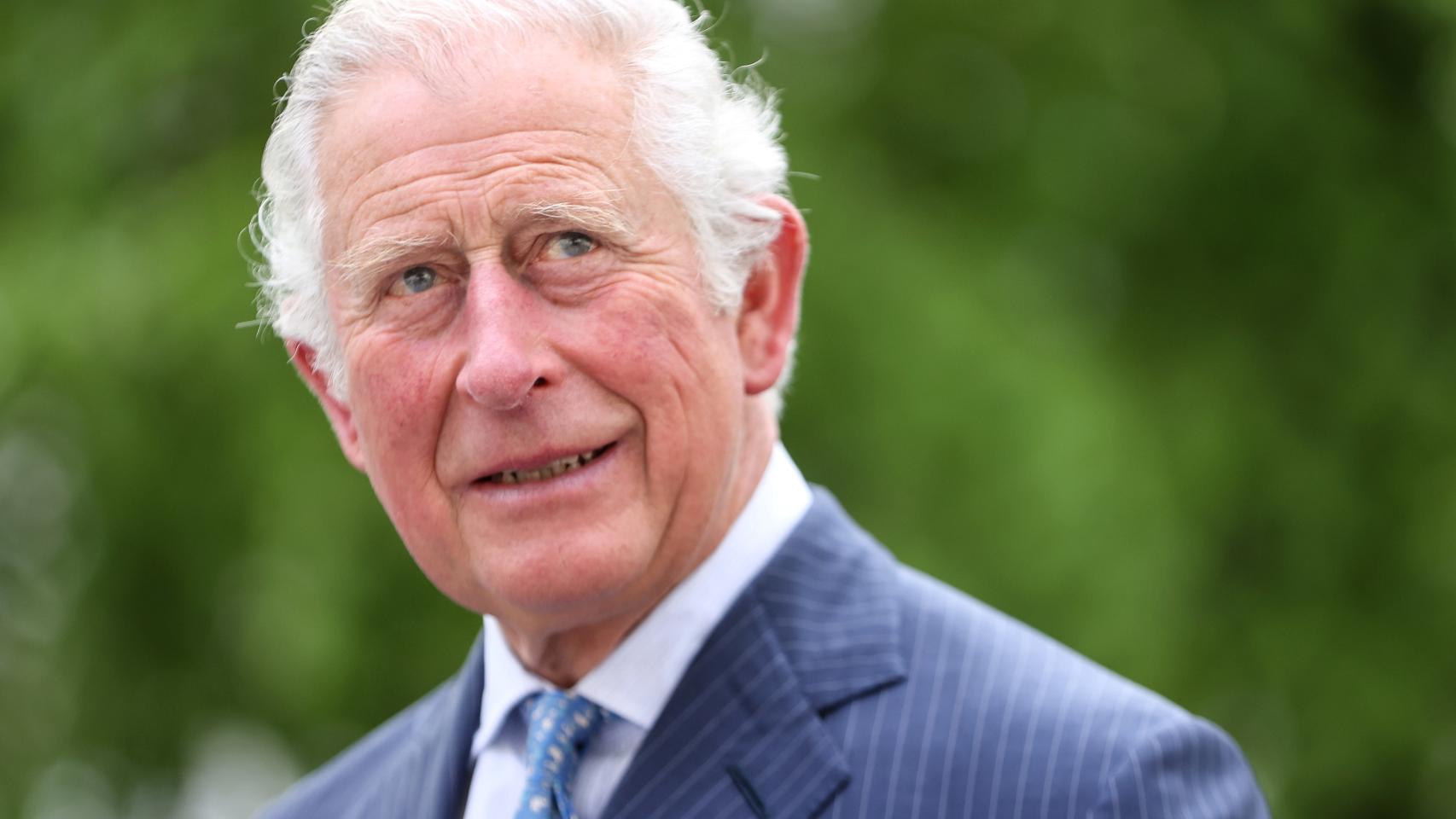 El bonito gesto del príncipe Carlos con los sanitarios que atendieron ...