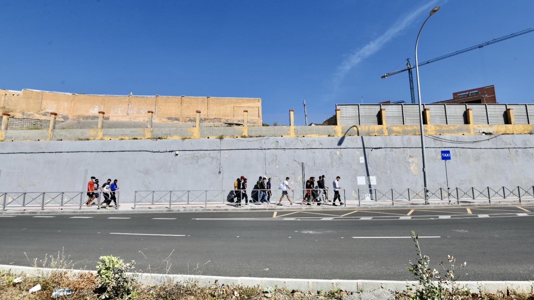 El Gobierno evalúa reforzar las fronteras de Ceuta y Melilla con ...