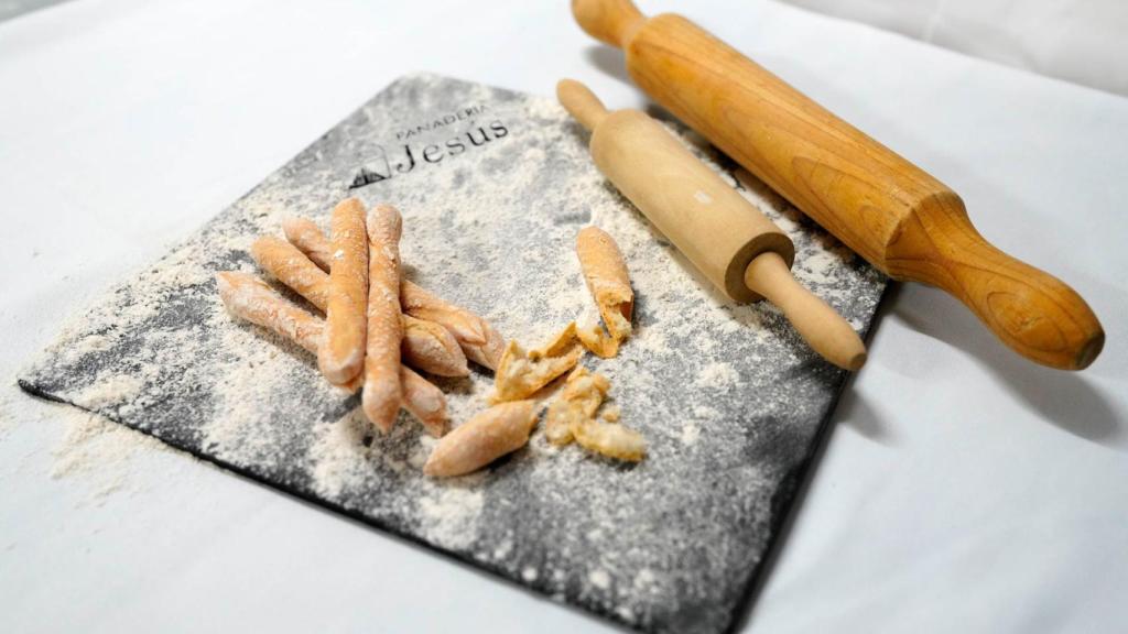 El exitazo del albaceteño Jesús: vende su pan feo a Adriá, José Andrés ...