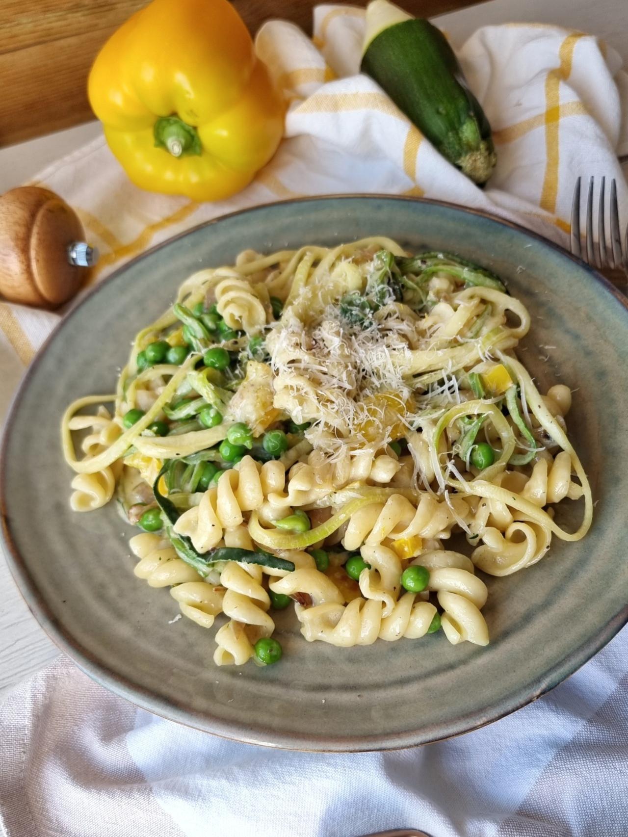 Pasta con verduras de verano, receta fácil que gusta a todos en casa