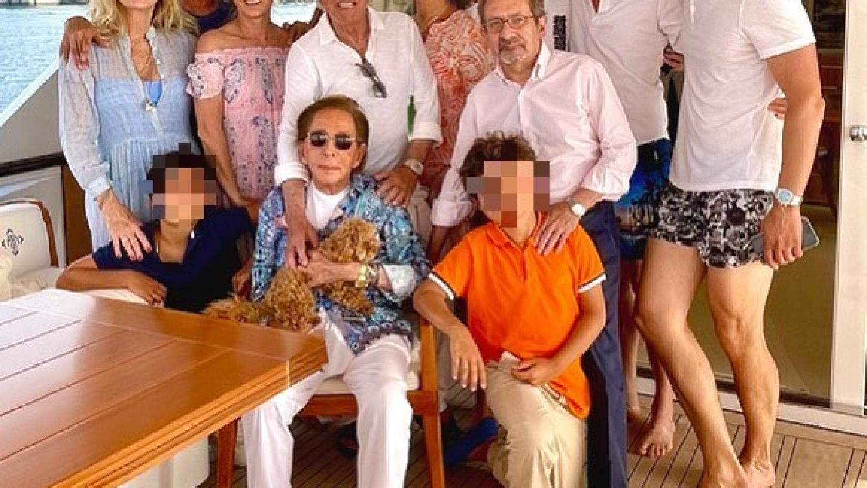 Así es el TM Blue, el gran yate de Valentino en el que veranean Naty ...