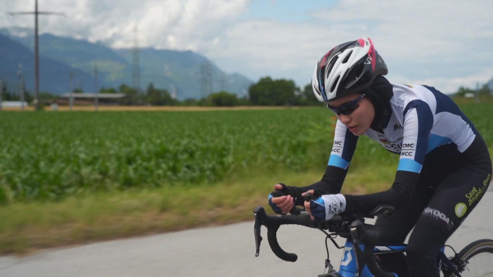 Ali Zada, la joven afgana que luchó contra los talibanes subida a una ...