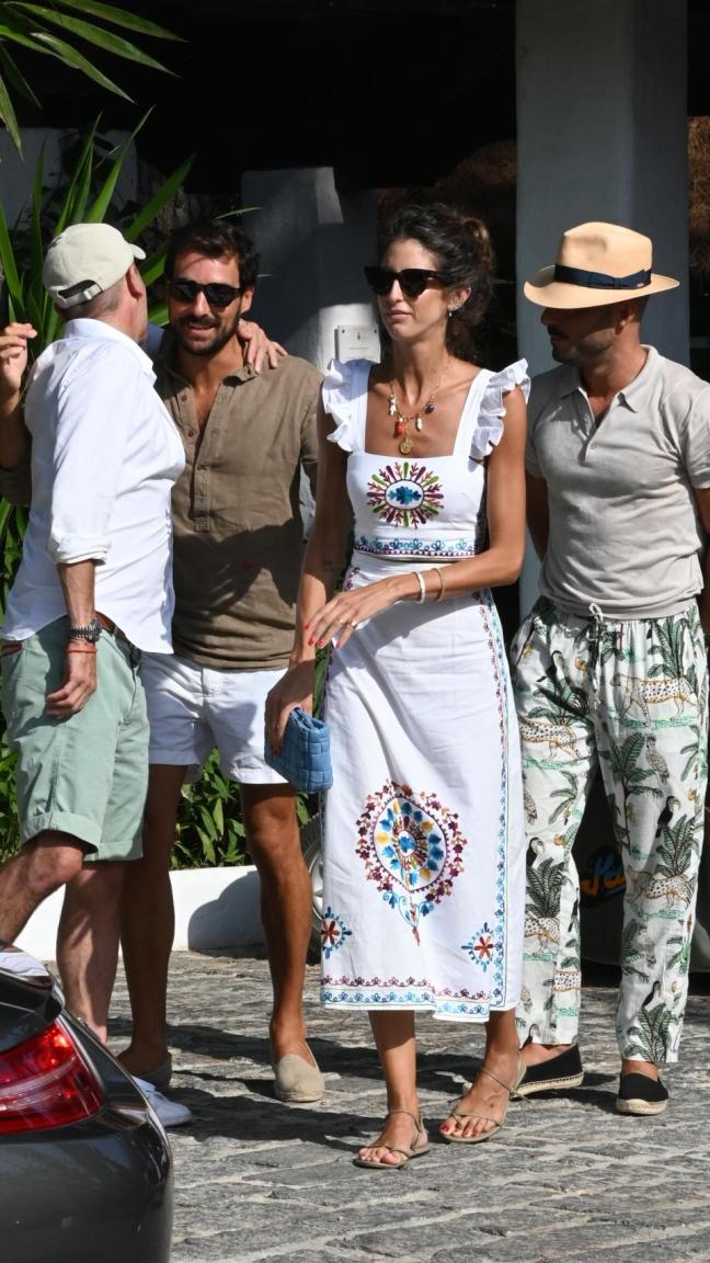 Inés Domecq arrasa con el estilismo más especial de su firma al ...