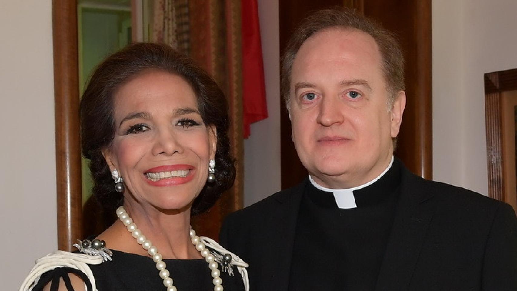 La nueva vida del Padre Apeles, 'exiliado' en Roma por el ...