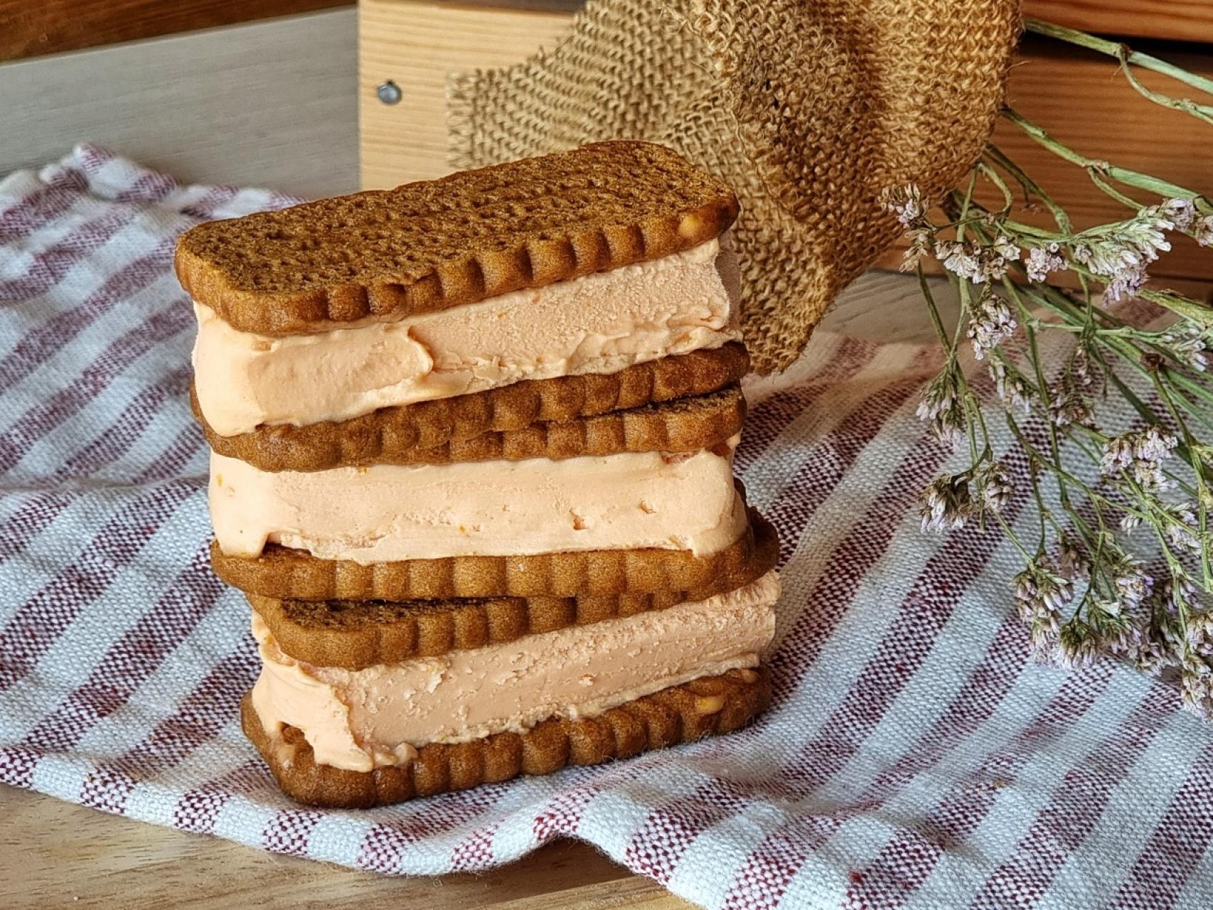 Sándwich helado de mango y galleta, una receta fácil para hacer en casa