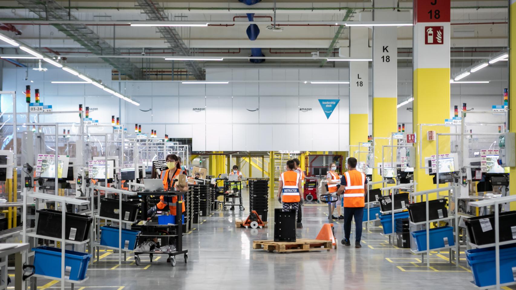 Amazon celebra sus diez años en España inaugurando su segundo centro ...