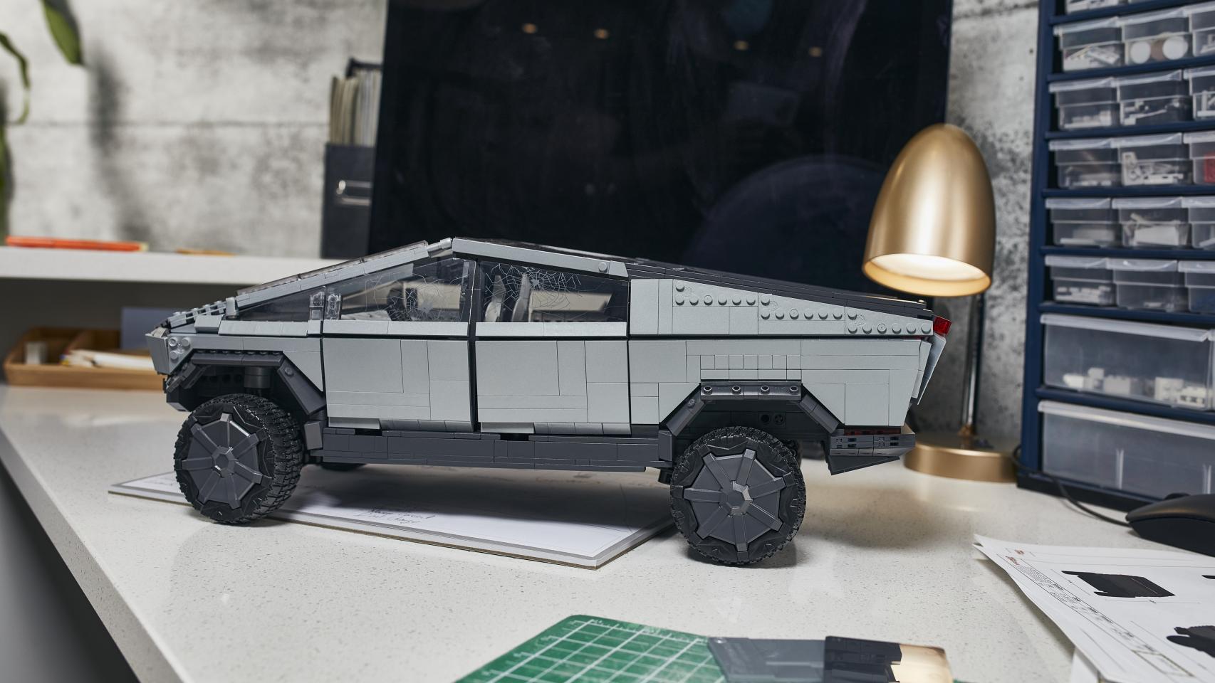 Ahora puedes montar tu propio Tesla Cybertruck en casa: Mattel lo trae ...