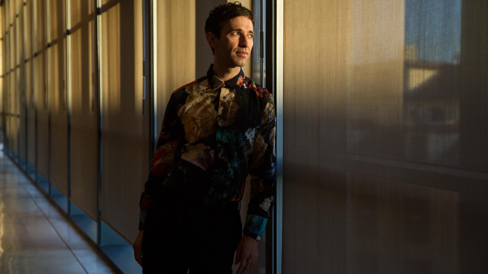 Anthony Roth Costanzo: El contratenor de EEUU que triunfa en el Teatro ...