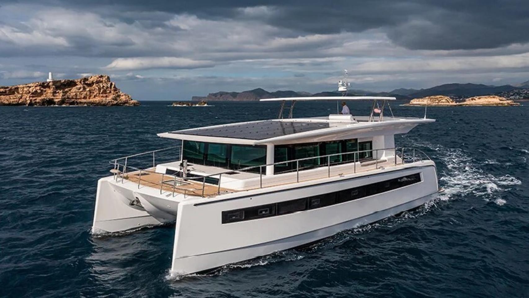 Silent 60, el catamarán de lujo y autonomía infinita: energía solar y ...