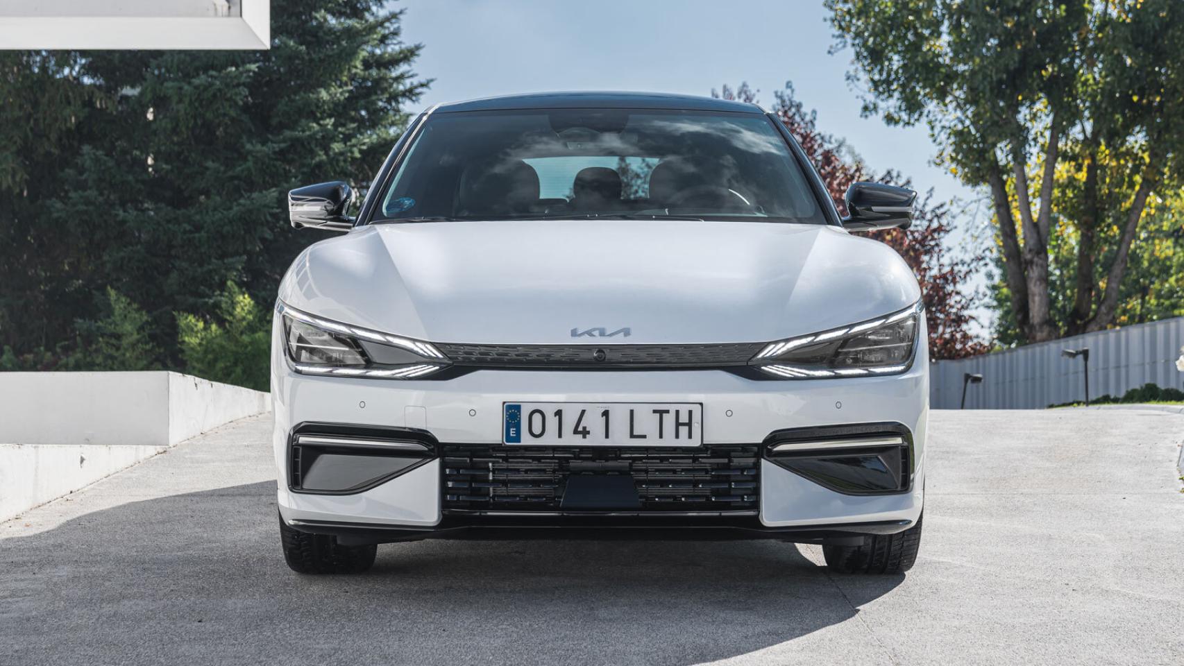 Kia EV6: el coche eléctrico que se recarga en el tiempo que te tomas un ...