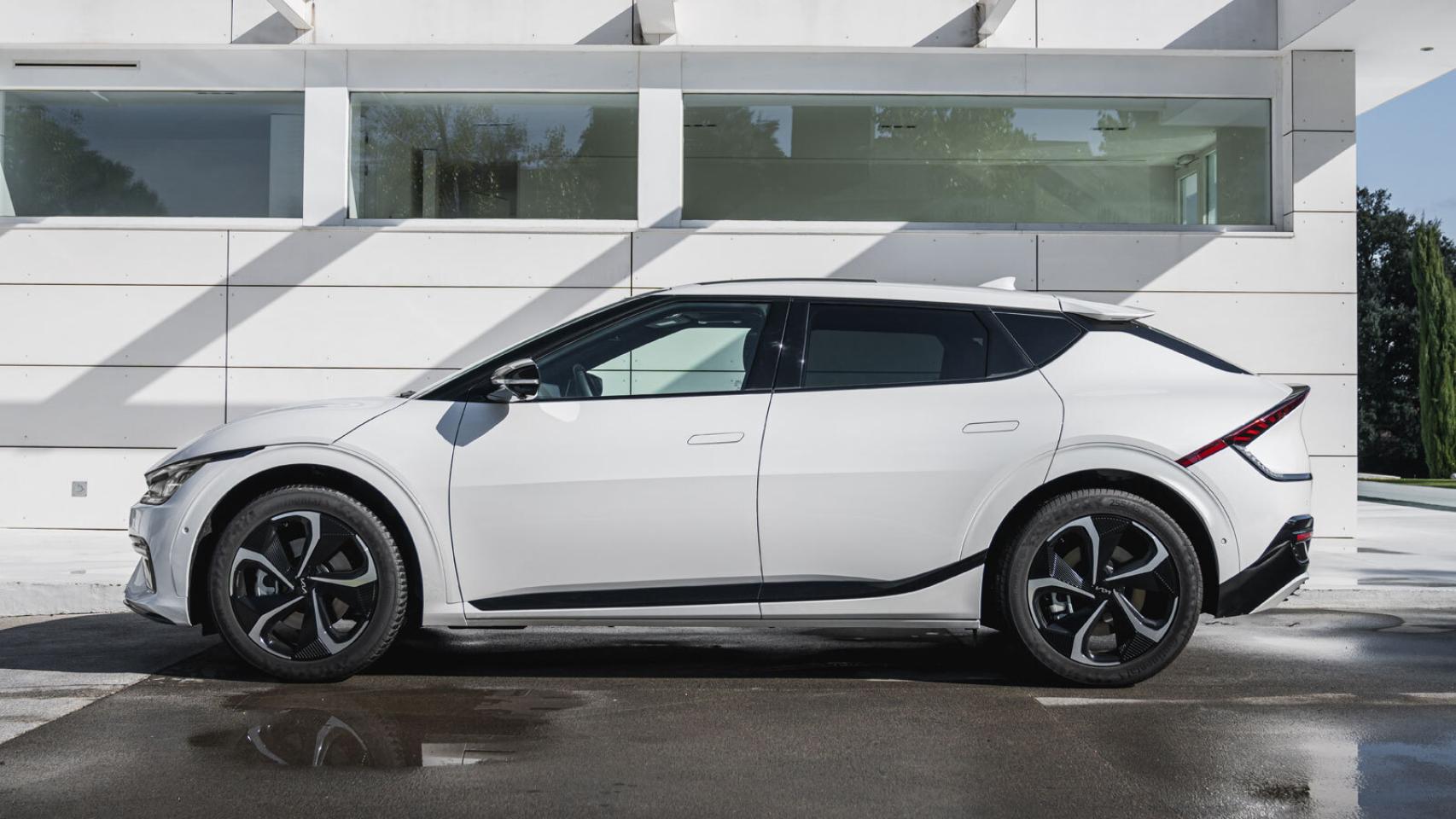 Kia EV6: el coche eléctrico que se recarga en el tiempo que te tomas un ...